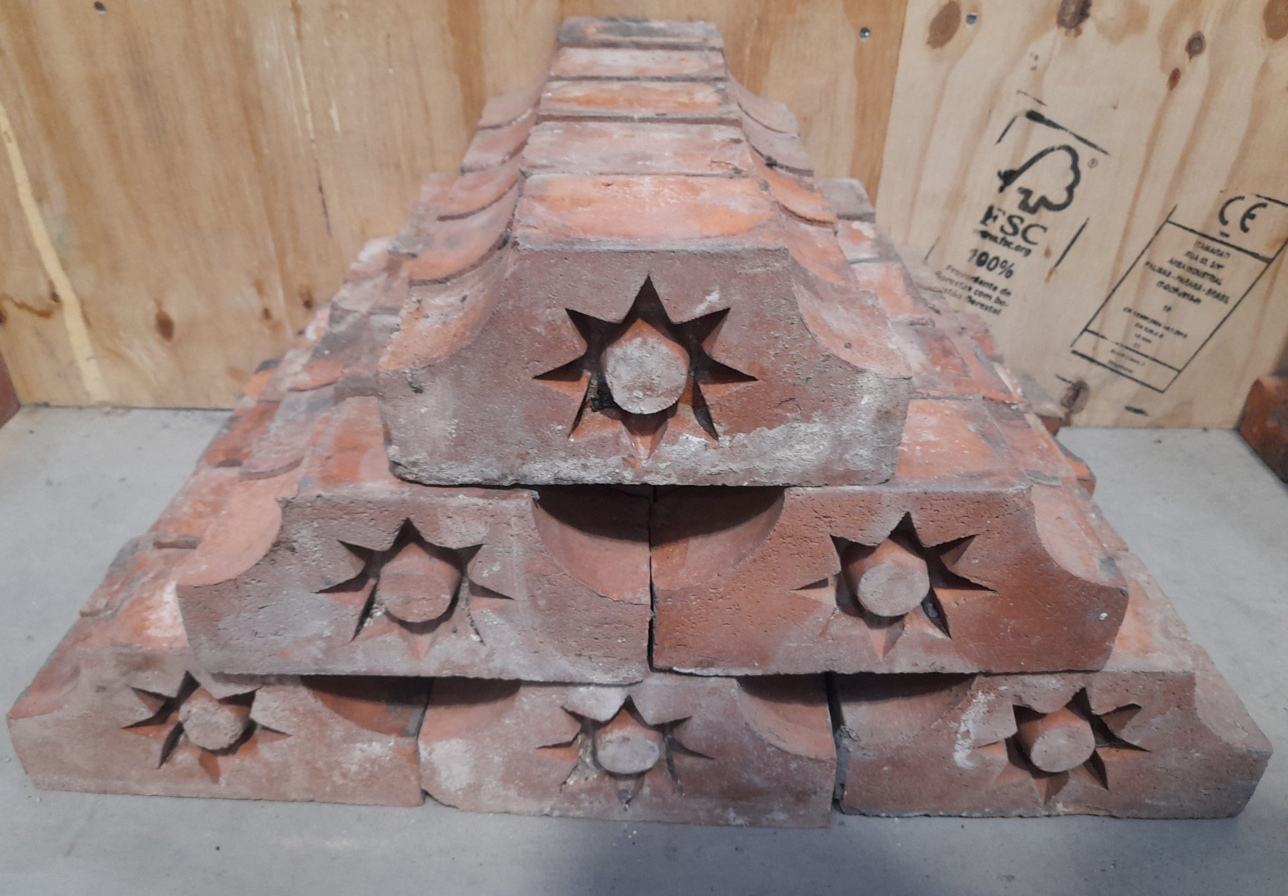 A Reclaimed Batch of 30 Decorative North Star 'T' Brick Corbels ...