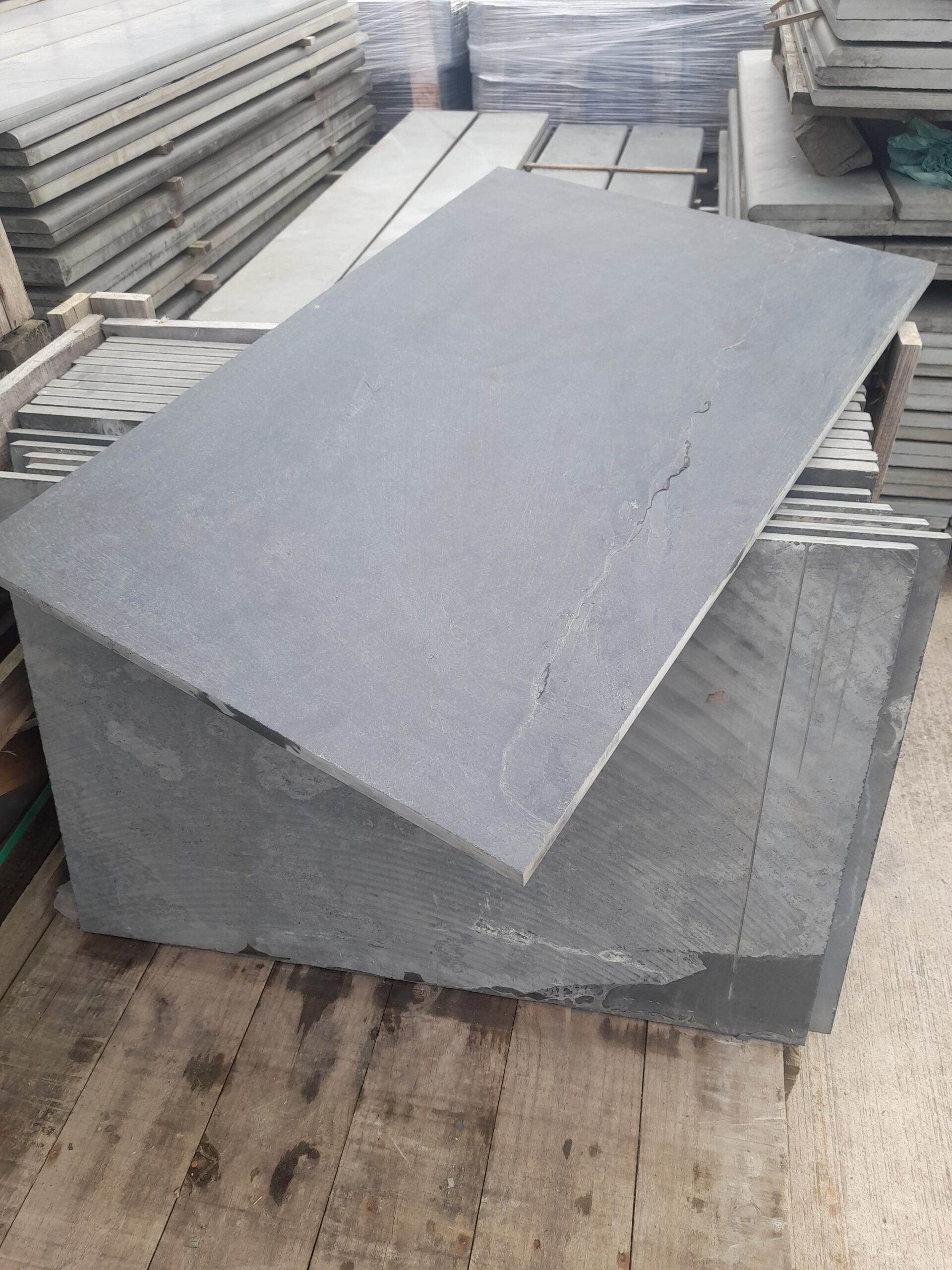 New Brazilian 90cm x 60cm Riven Slate Flooring 20mm Calibrated - Per ...