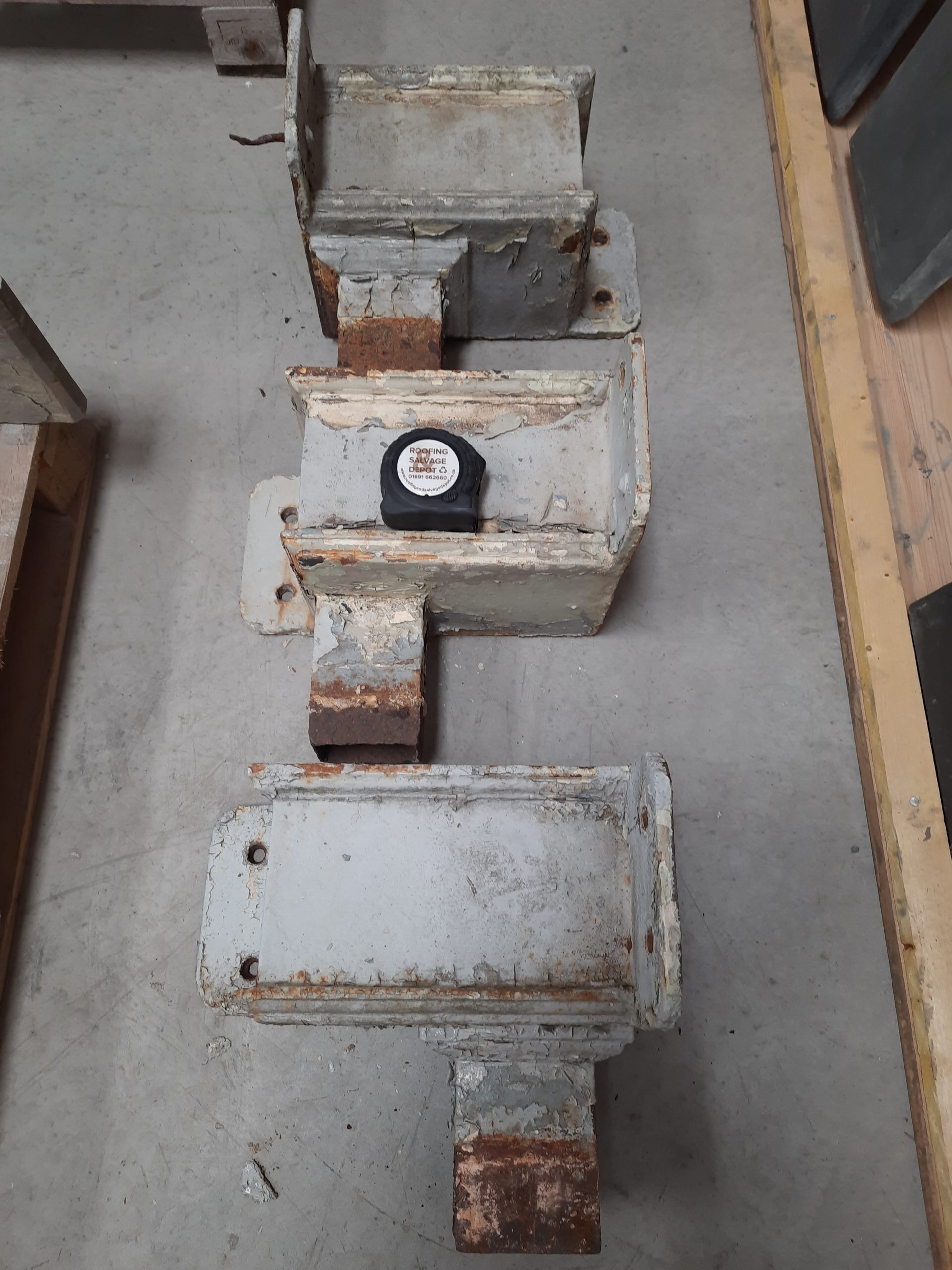 Set Of 3 Large Reclaimed Cast Iron Corner Hoppers Planters 19Kg Each ...