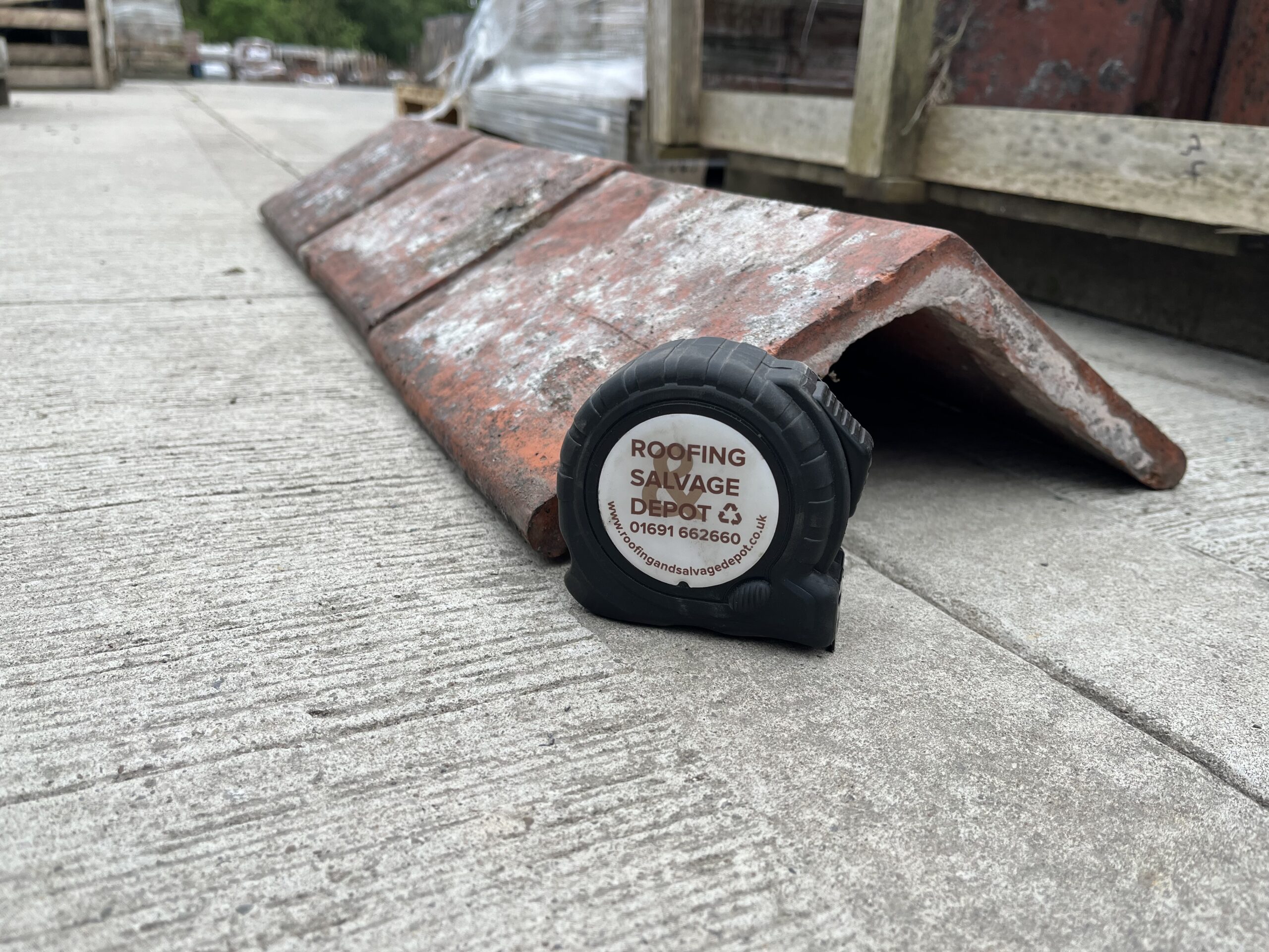 Reclaimed Batch of 67 115° Dennis Ruabon Red Plain Angle Ridge Tiles ...