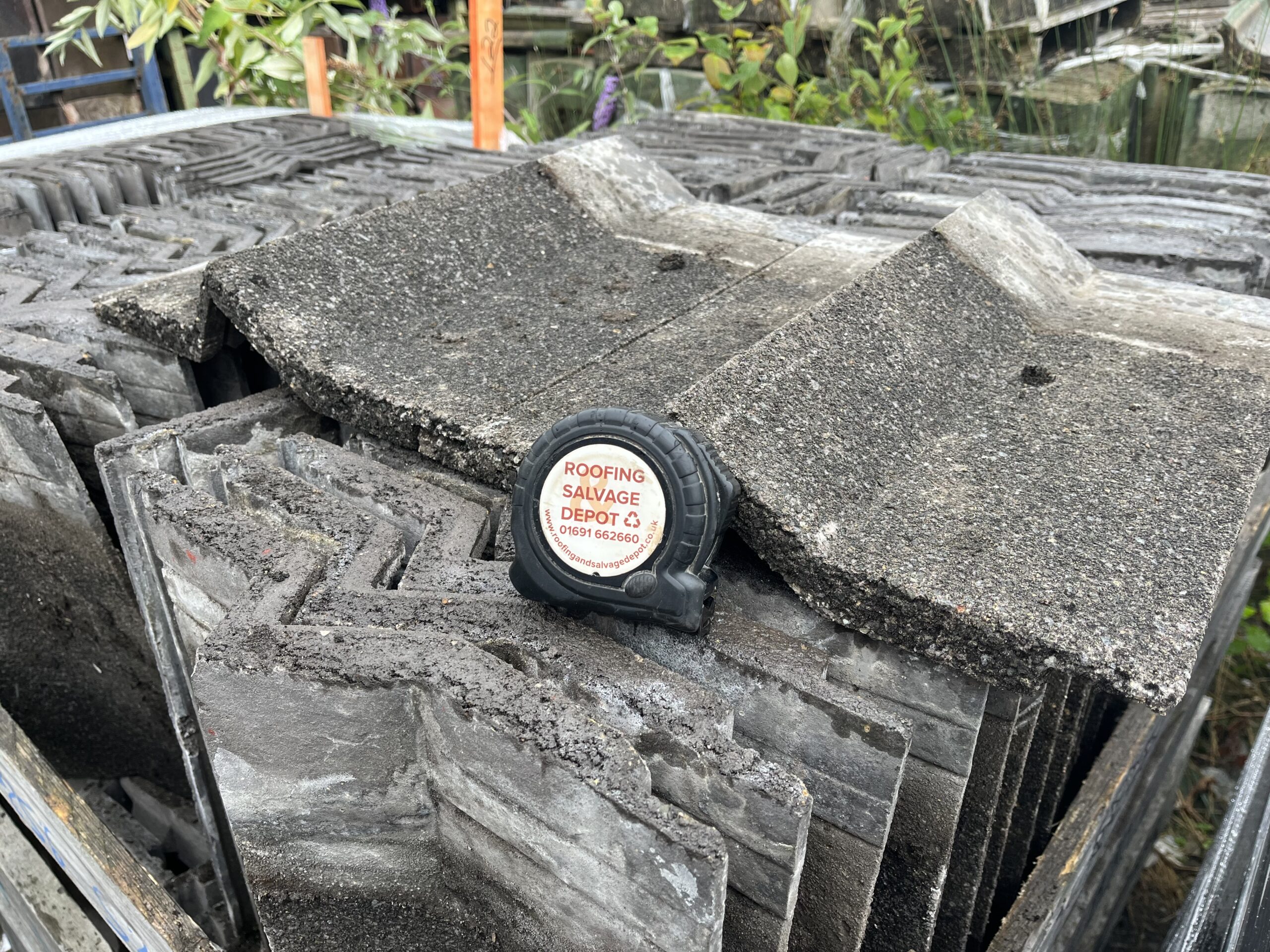 Reclaimed Redland Delta Concrete Roof Tiles Per - 100 - Roofing and ...