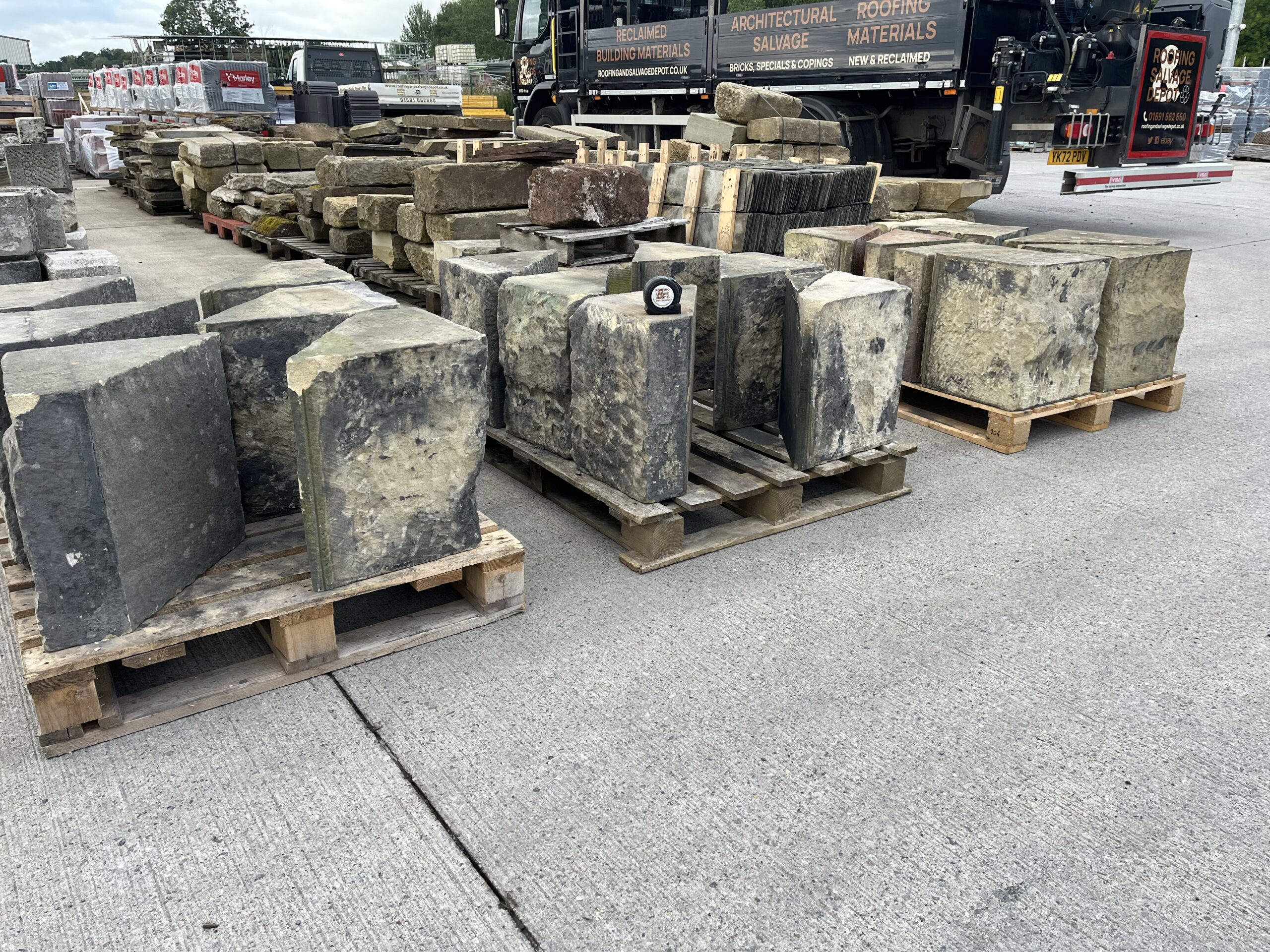 Reclaimed Batch Of 16 York Stone Buttress Angled Quoins - Roofing and ...