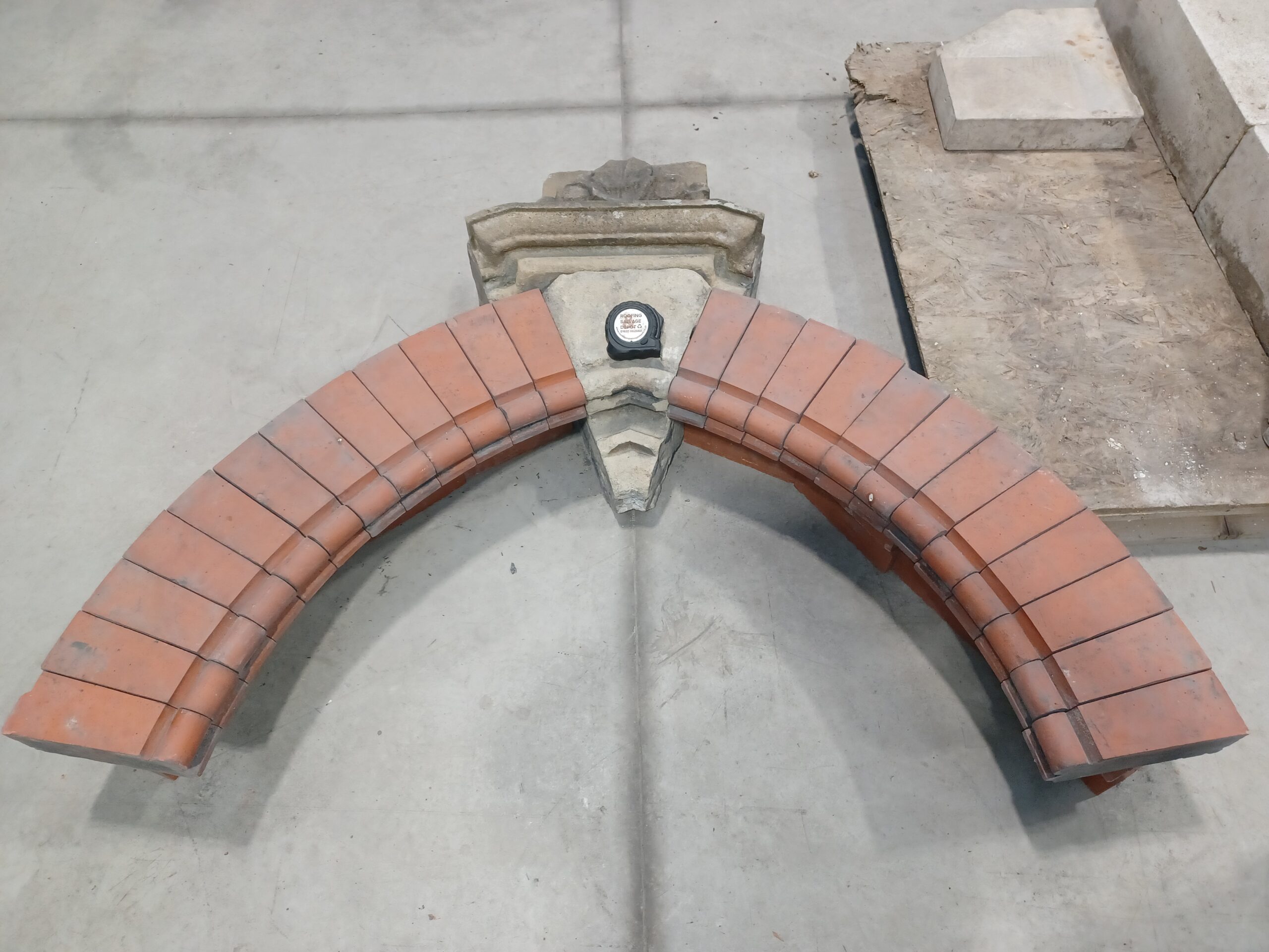 Reclaimed Dennis Ruabon Red Tapered Arch Header Bricks Special Per 10 ...