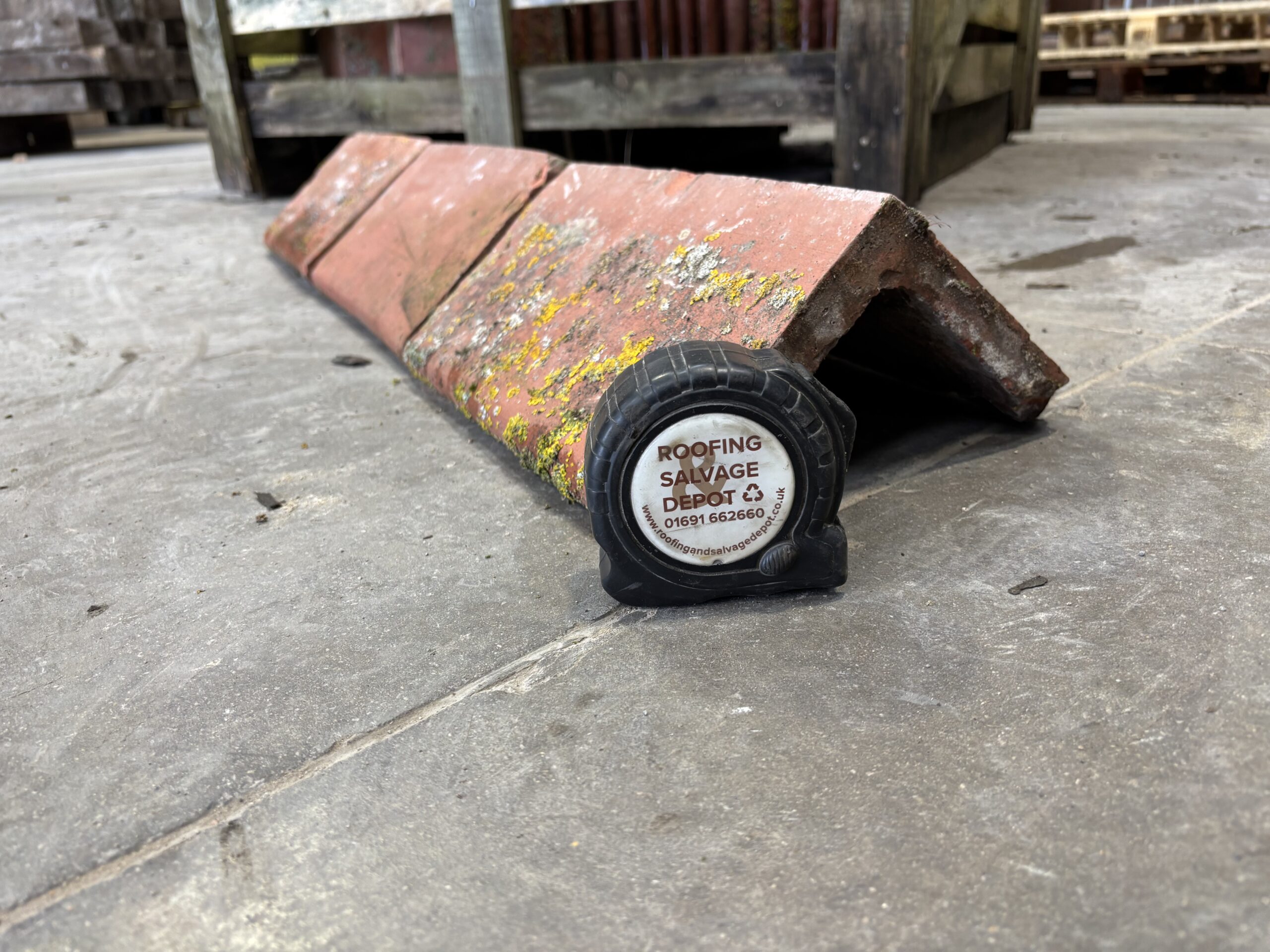 Reclaimed Batch of 88 90° Ruabon Red Plain Angle Ridge Tiles - Roofing ...