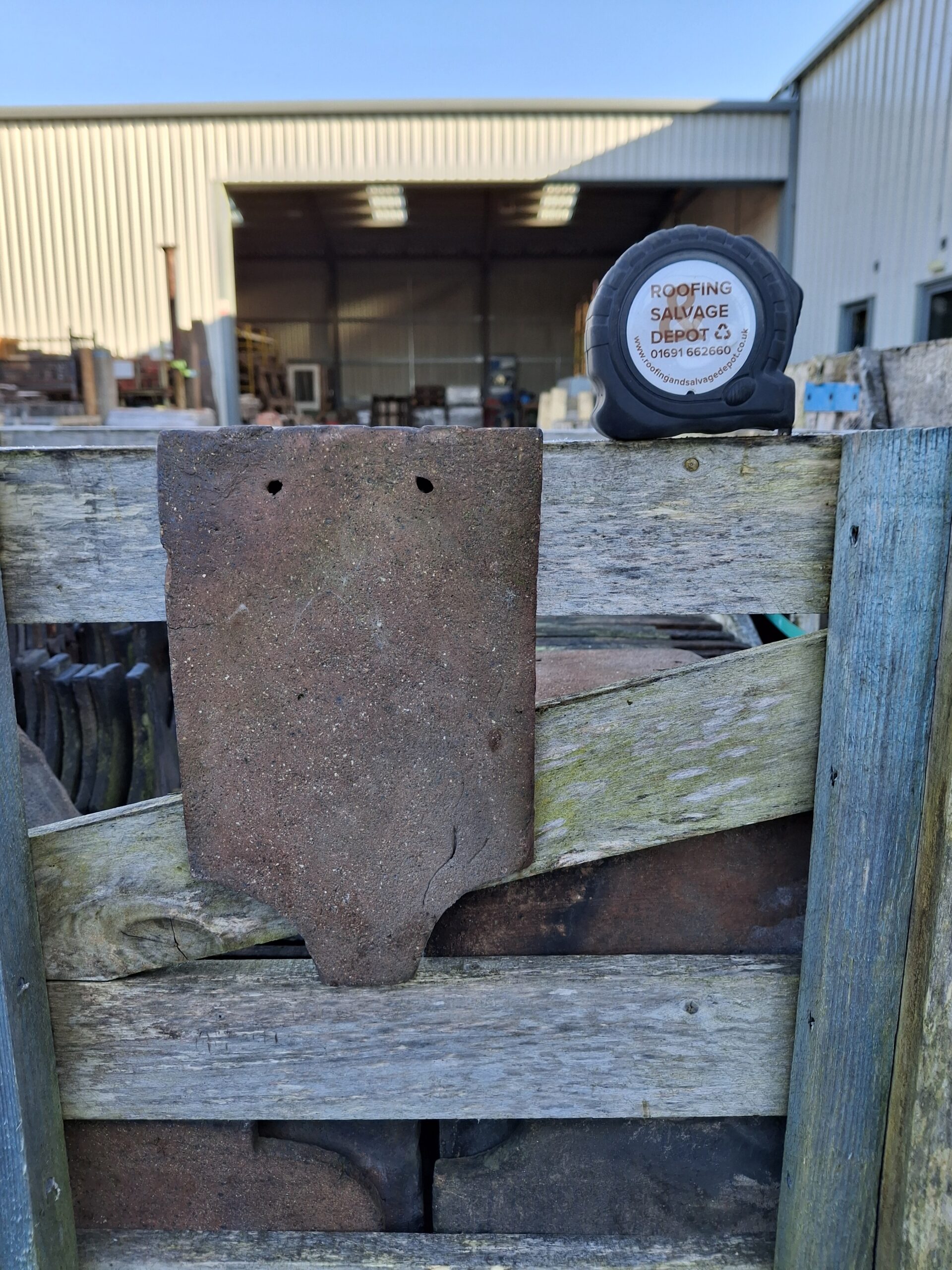 Reclaimed Batch Of 100 Light Brindle Handmade Fish Tail Tiles - Roofing ...